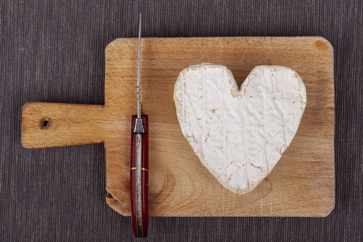 Neufchâtel Cheese vs. Cream Cheese: How the Cheeses Differ - 2022 ...
